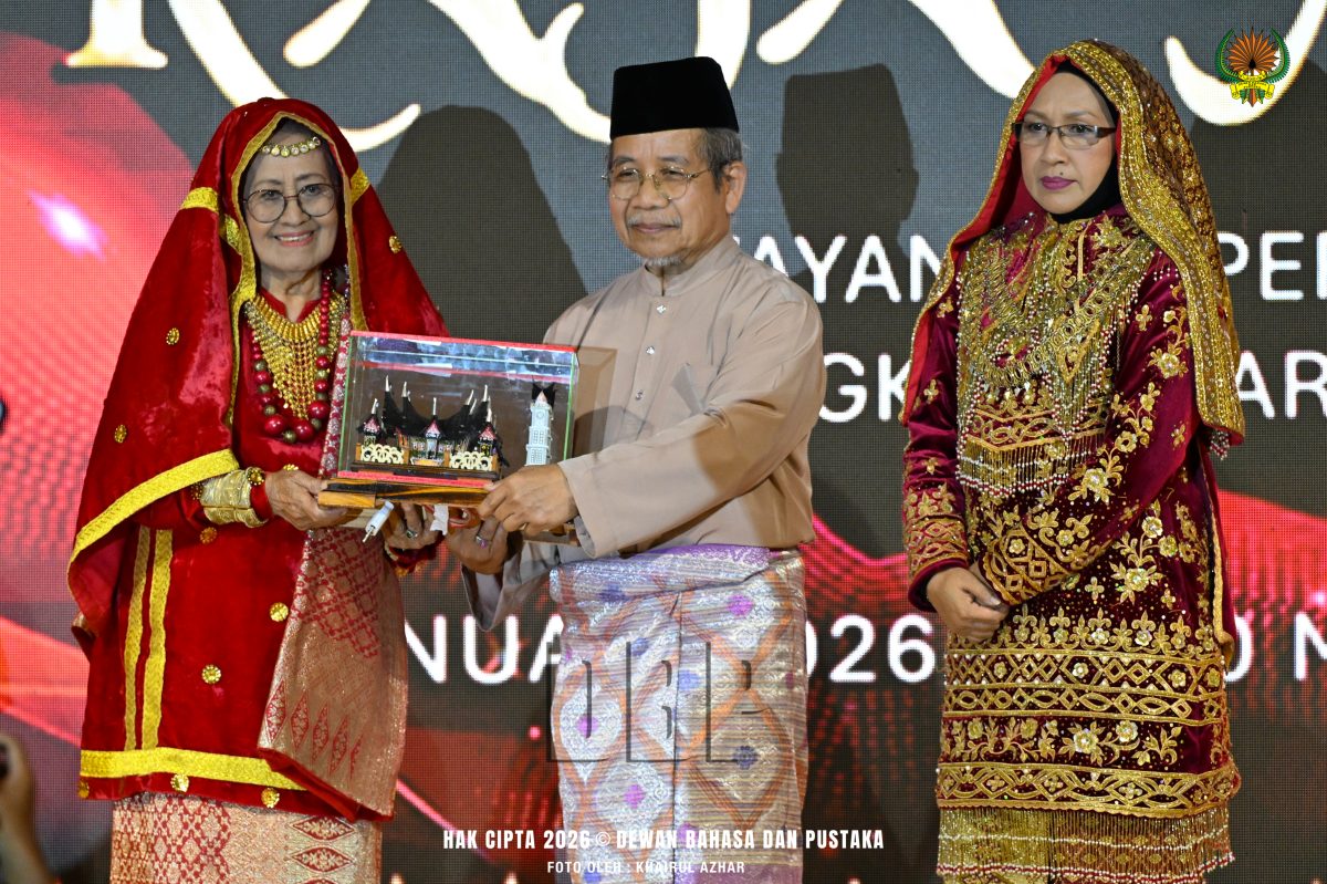 YB Senator Datuk Seri Dr. Awang Sariyan Usul Anugerah Tokoh Perfileman ...